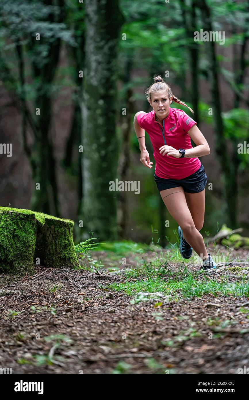 Girl running on trail, traveling through beautiful and beautiful ...