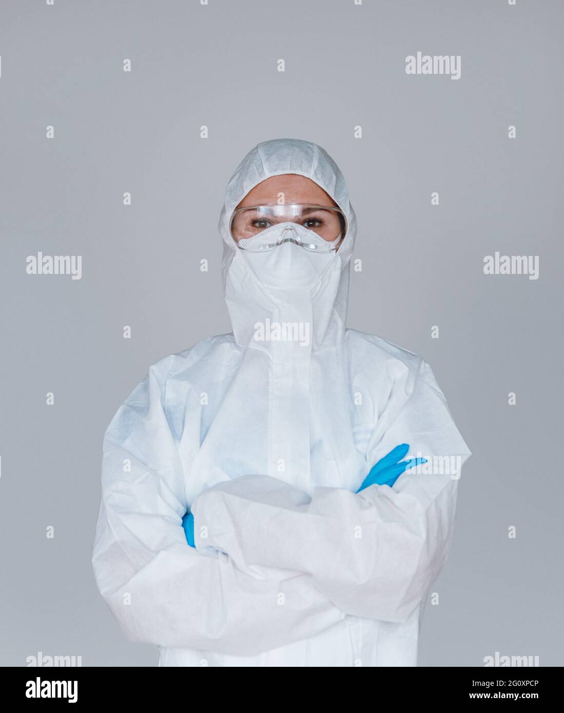 Doctor wearing protective hazard suit hi-res stock photography and ...