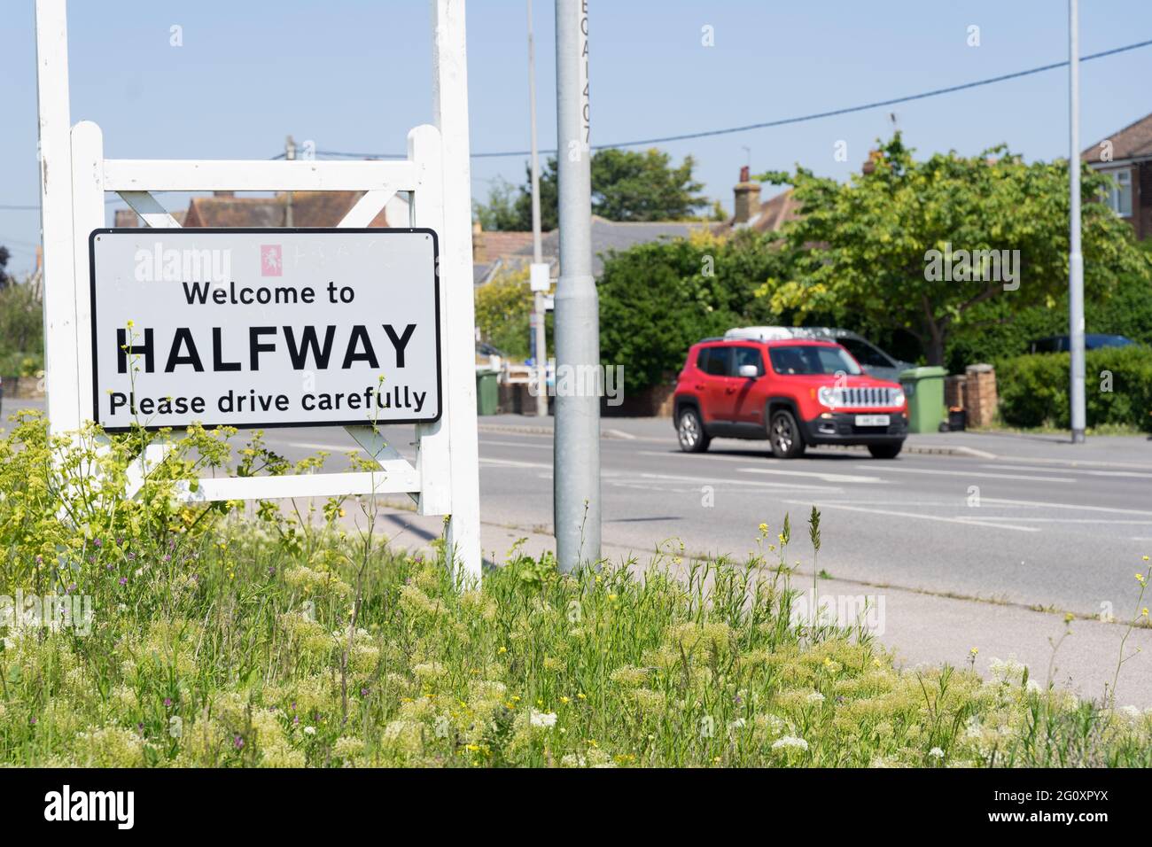 Country border sign for Halfway erected on road side, Kent, England ...