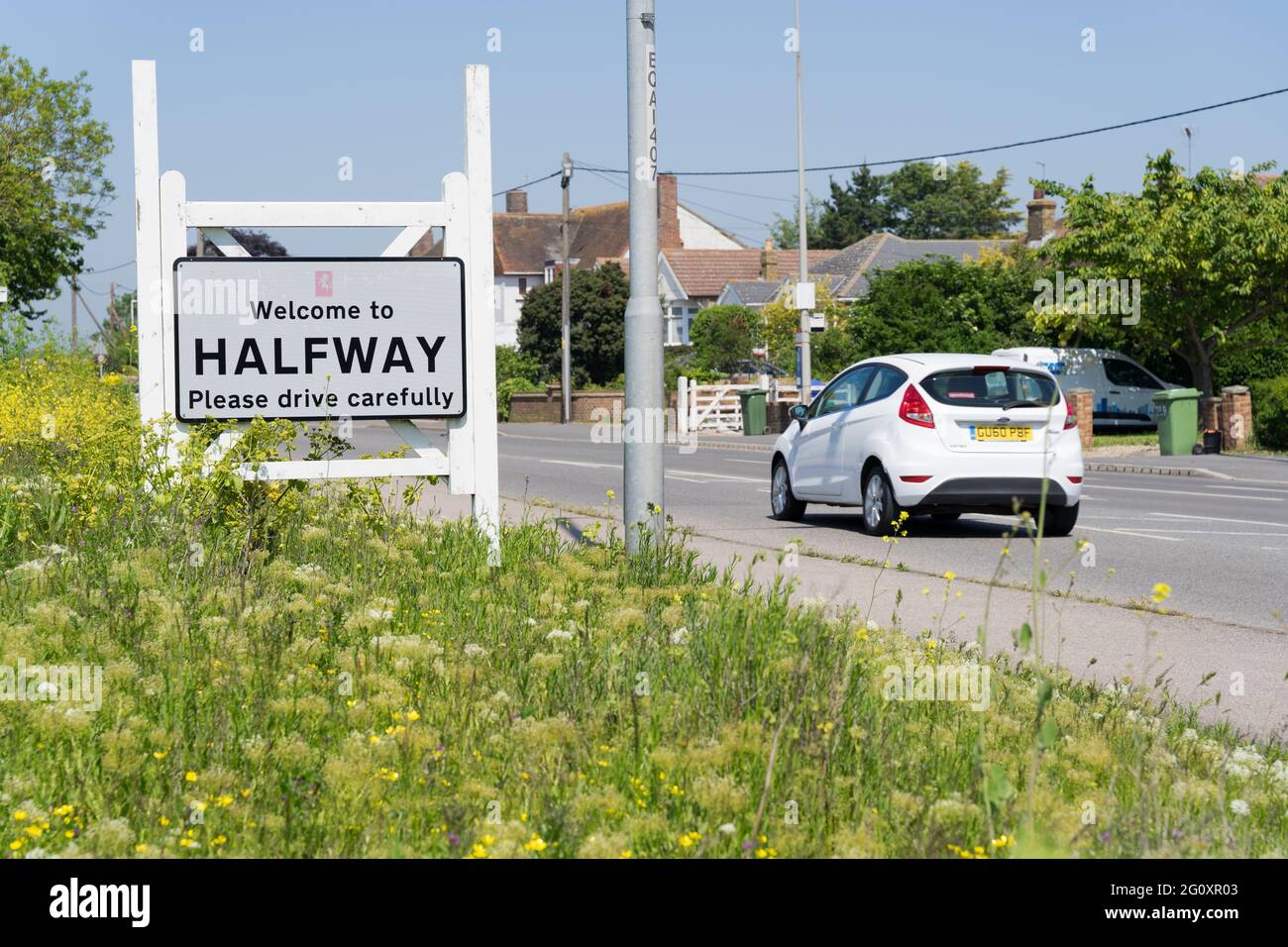 Country border sign for Halfway erected on road side, Kent, England ...