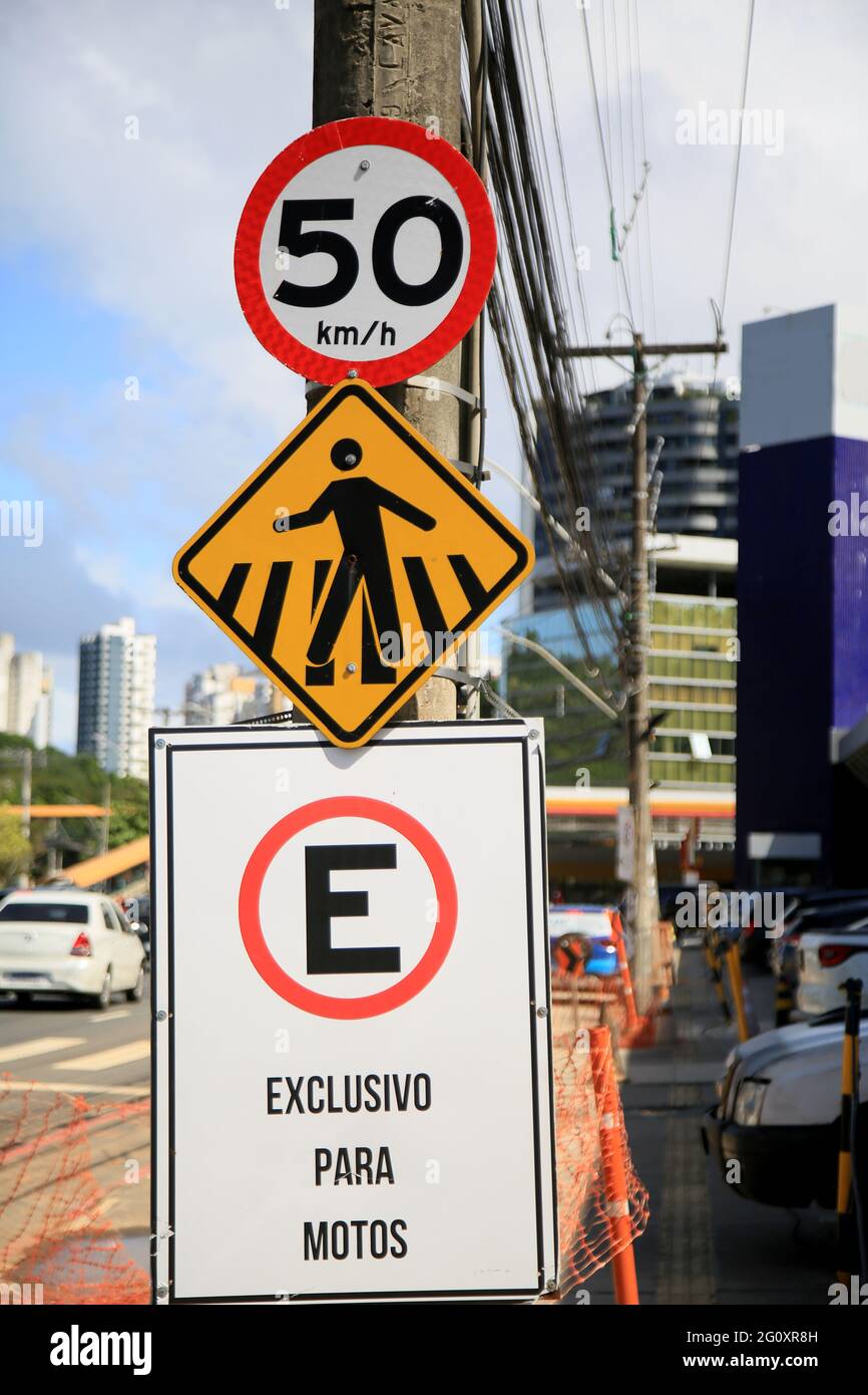 Standard highway signs hi-res stock photography and images - Alamy