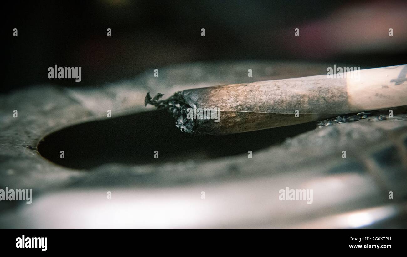 Closeup shot of a smoked cigarette on an ashtray Stock Photo - Alamy