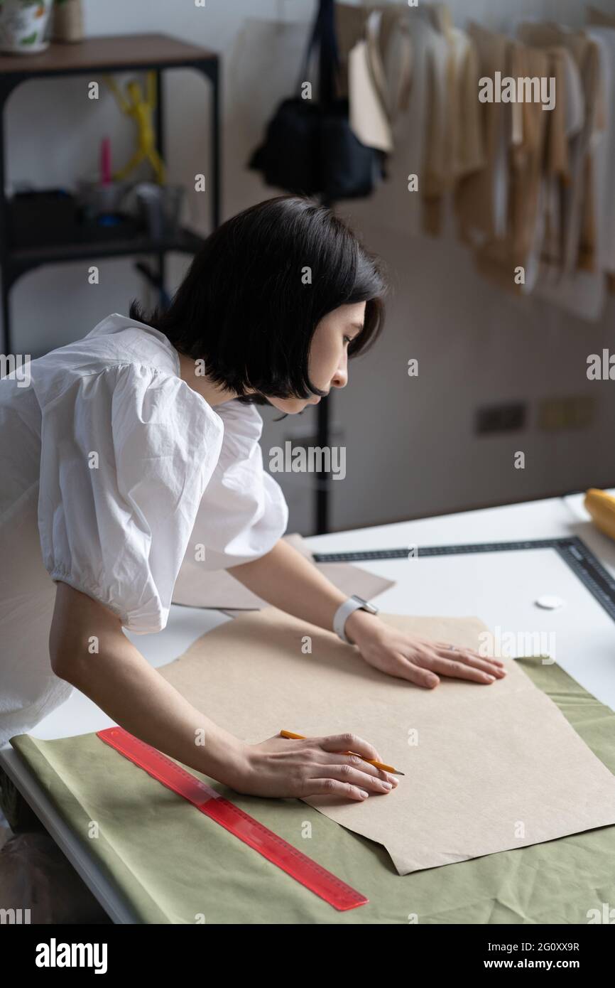 Fashion drawing ruler hi-res stock photography and images - Alamy