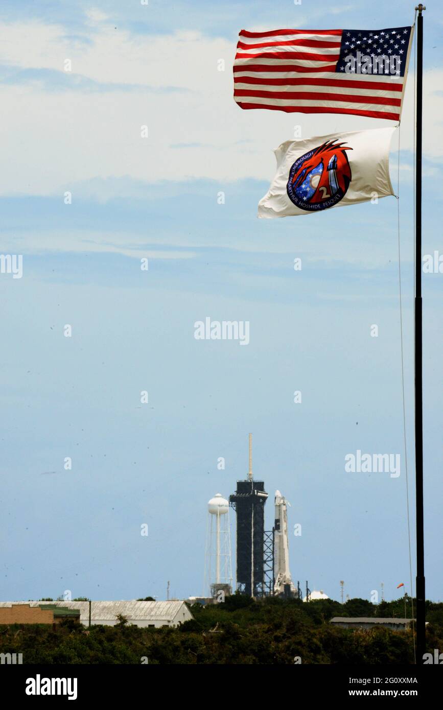 Falcon 9 liftoff hi-res stock photography and images - Alamy
