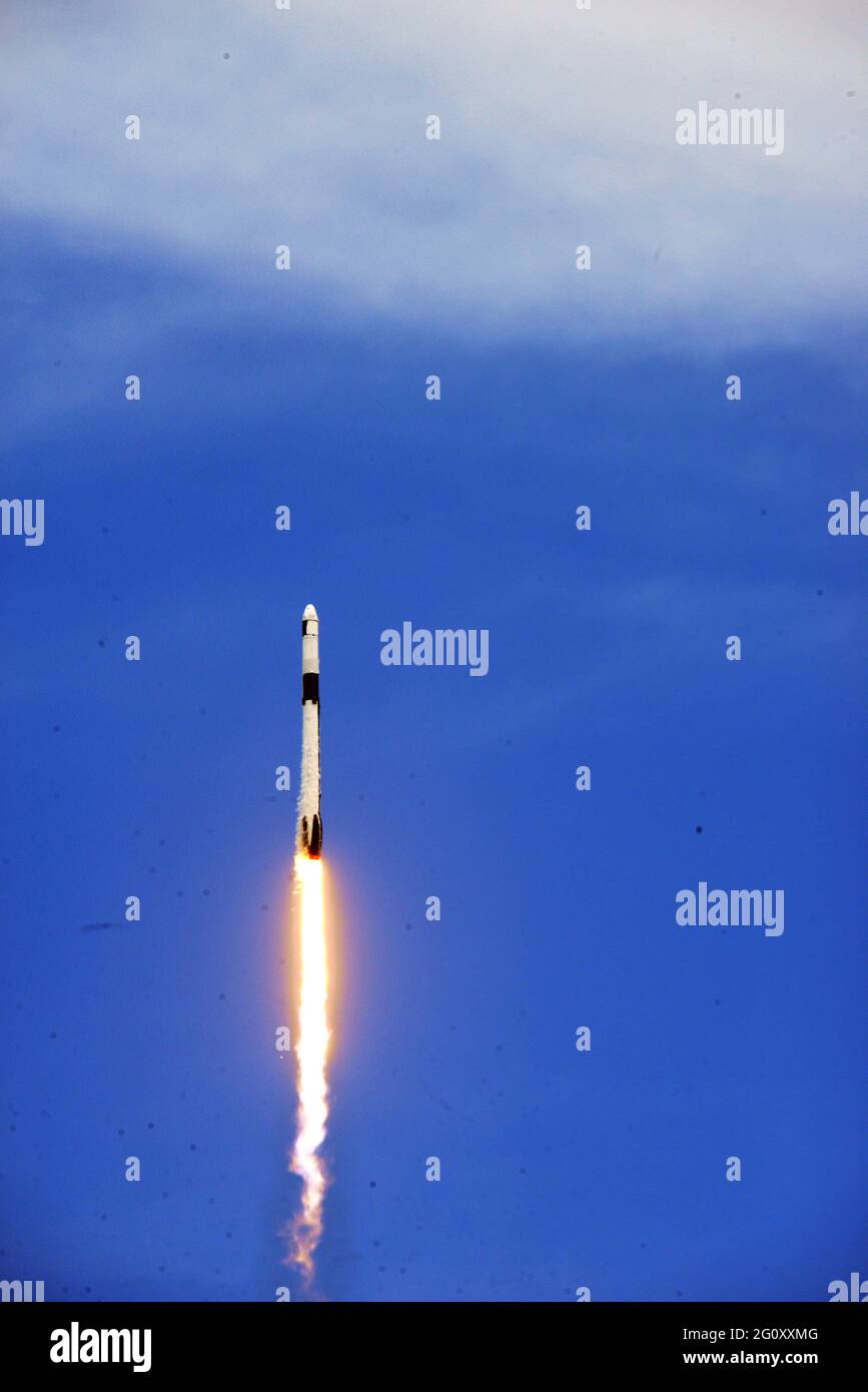 Rocket in space second stage hi-res stock photography and images - Alamy
