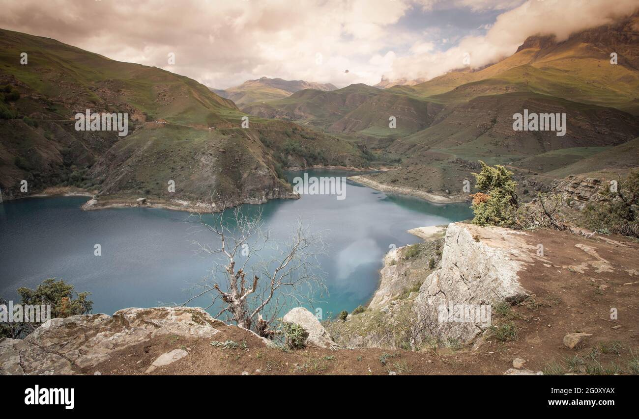 Beautiful mountain green lake hi-res stock photography and images - Alamy