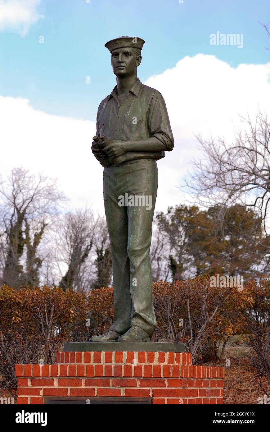 "On Watch" statue by Antonio Tobias Mendez honors US Navy sailors at ...