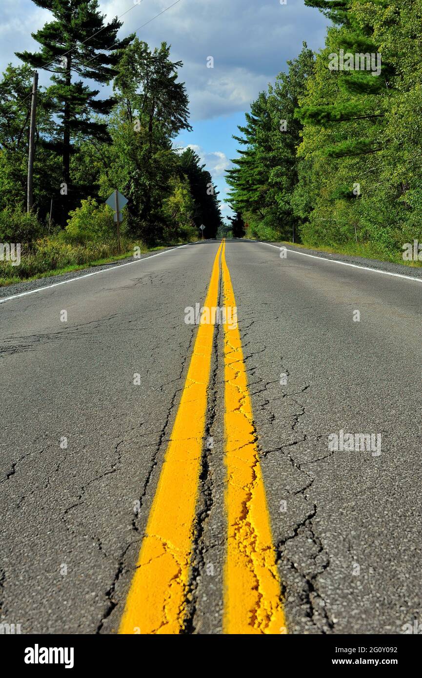 Vanishing lines hi-res stock photography and images - Alamy