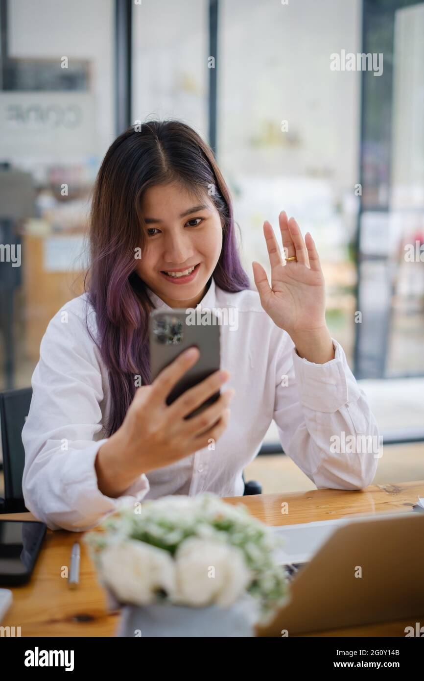 Informal video conference hi-res stock photography and images - Alamy