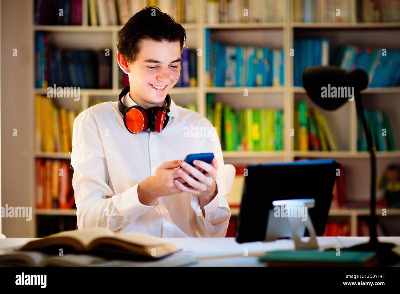 High school library student headphones hi-res stock photography and ...