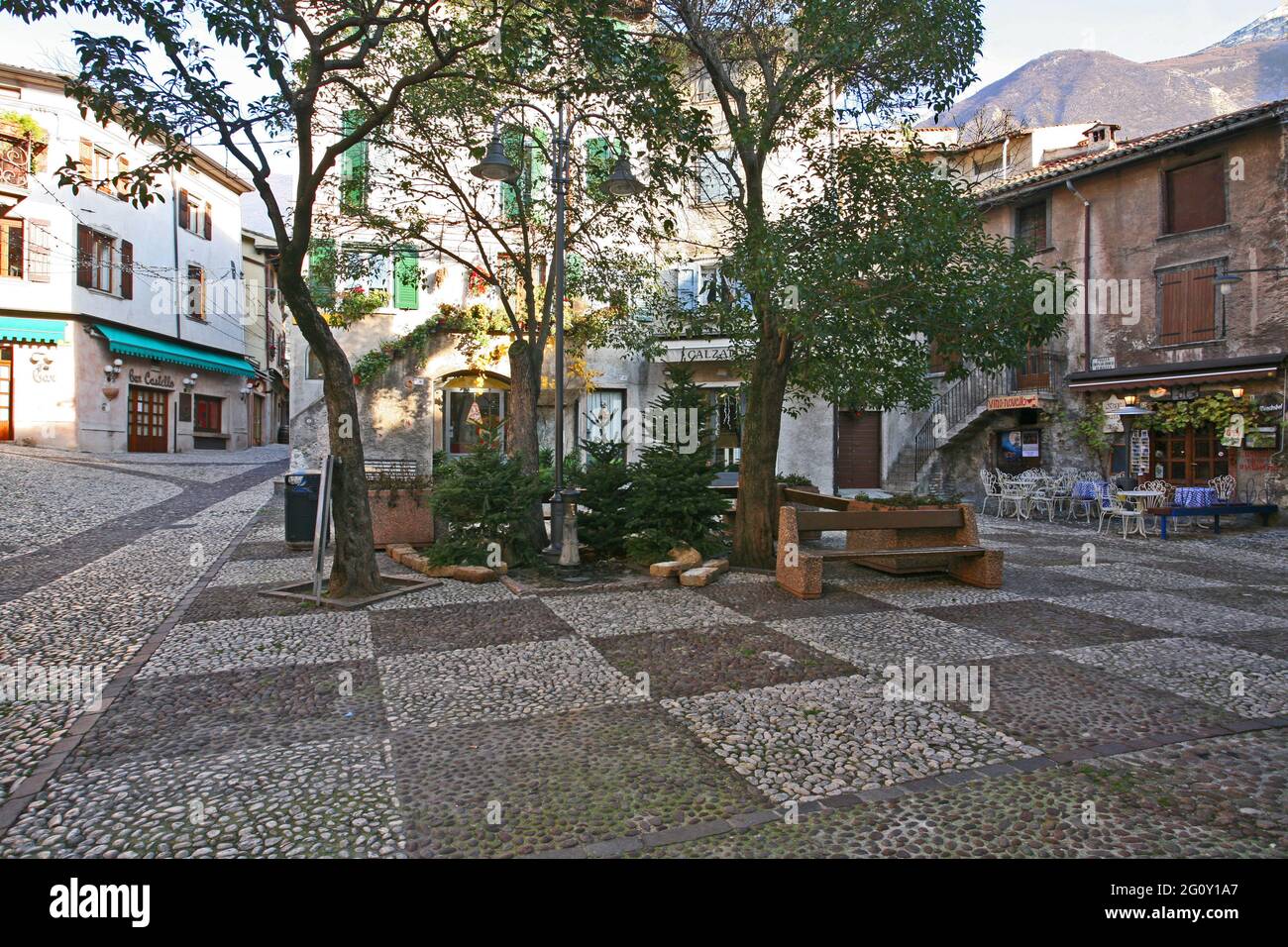 Malcesine : piazza Don Quirico Turazza (2007 Stock Photo - Alamy
