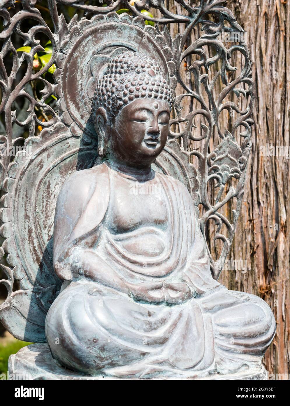 Bronze Japanese style statue of sitting Buddha Stock Photo - Alamy