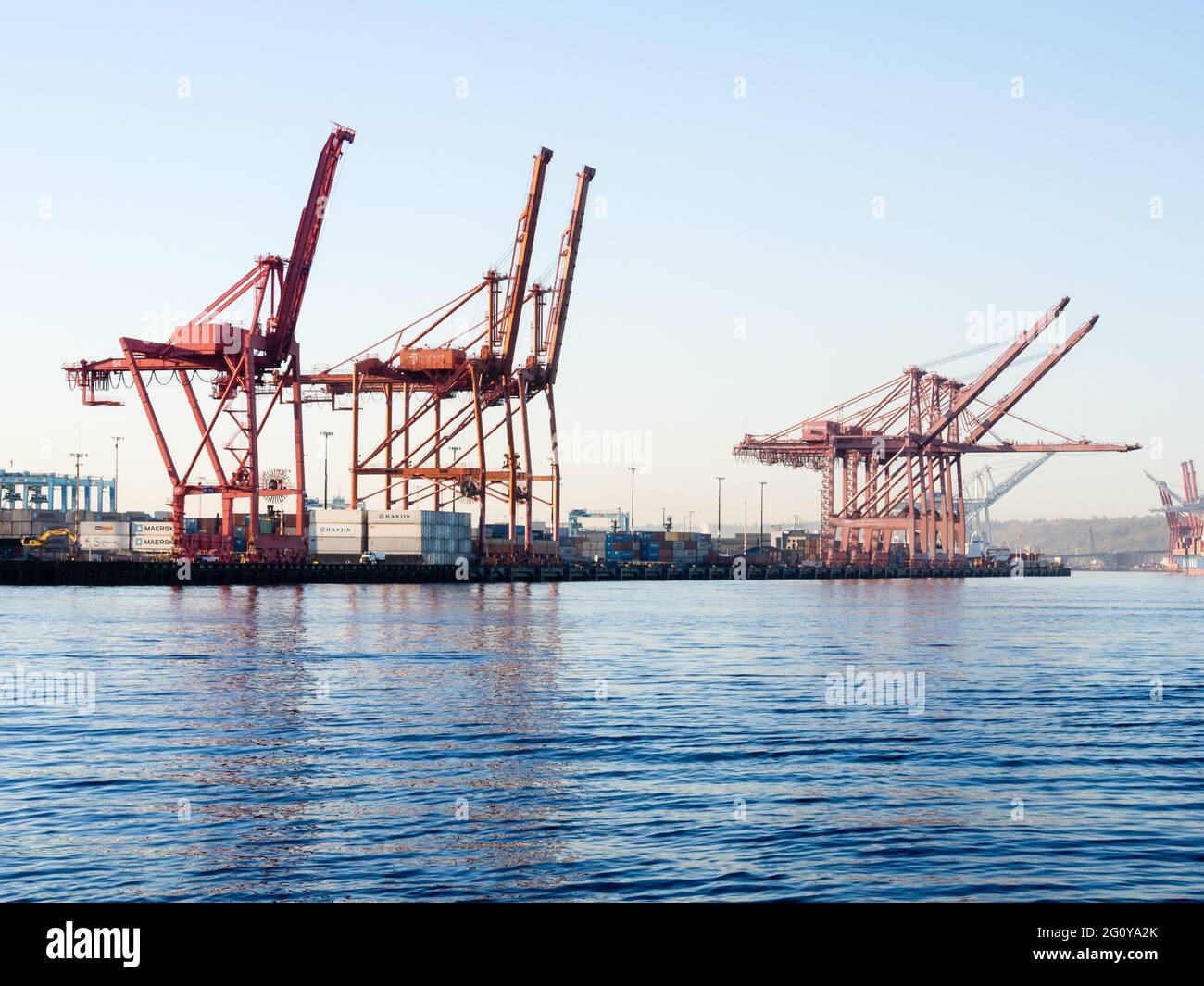 Seattle cranes container hi-res stock photography and images - Alamy