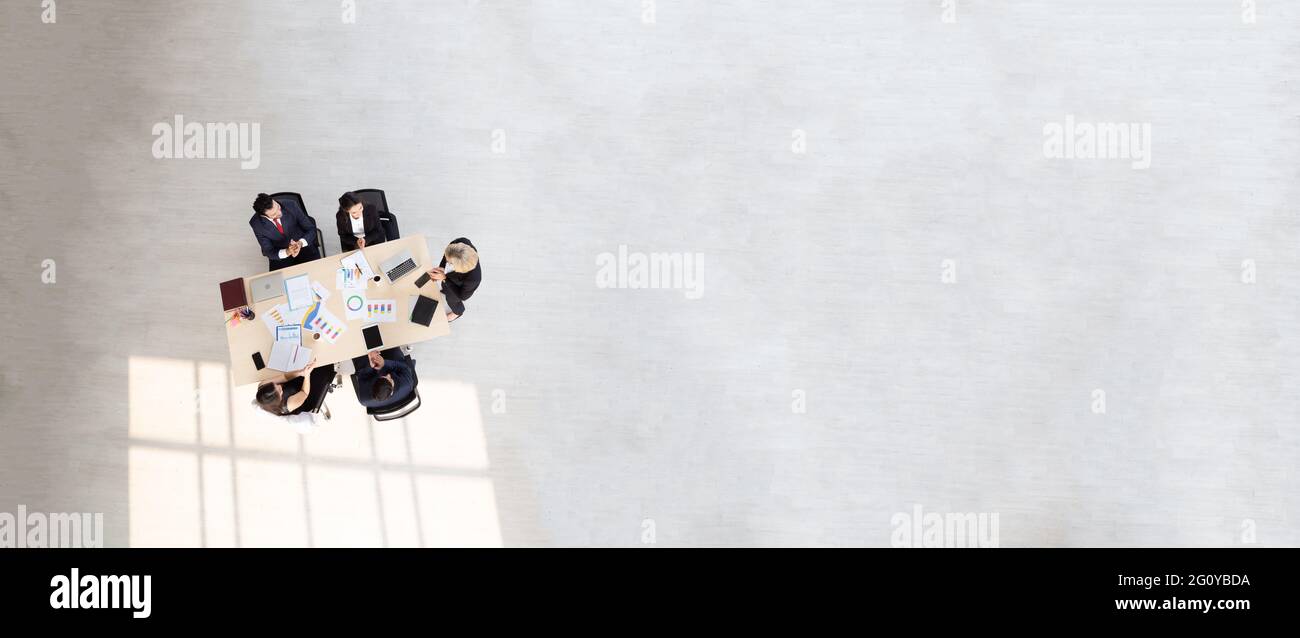 Aerial meeting table handshake hi-res stock photography and images - Alamy