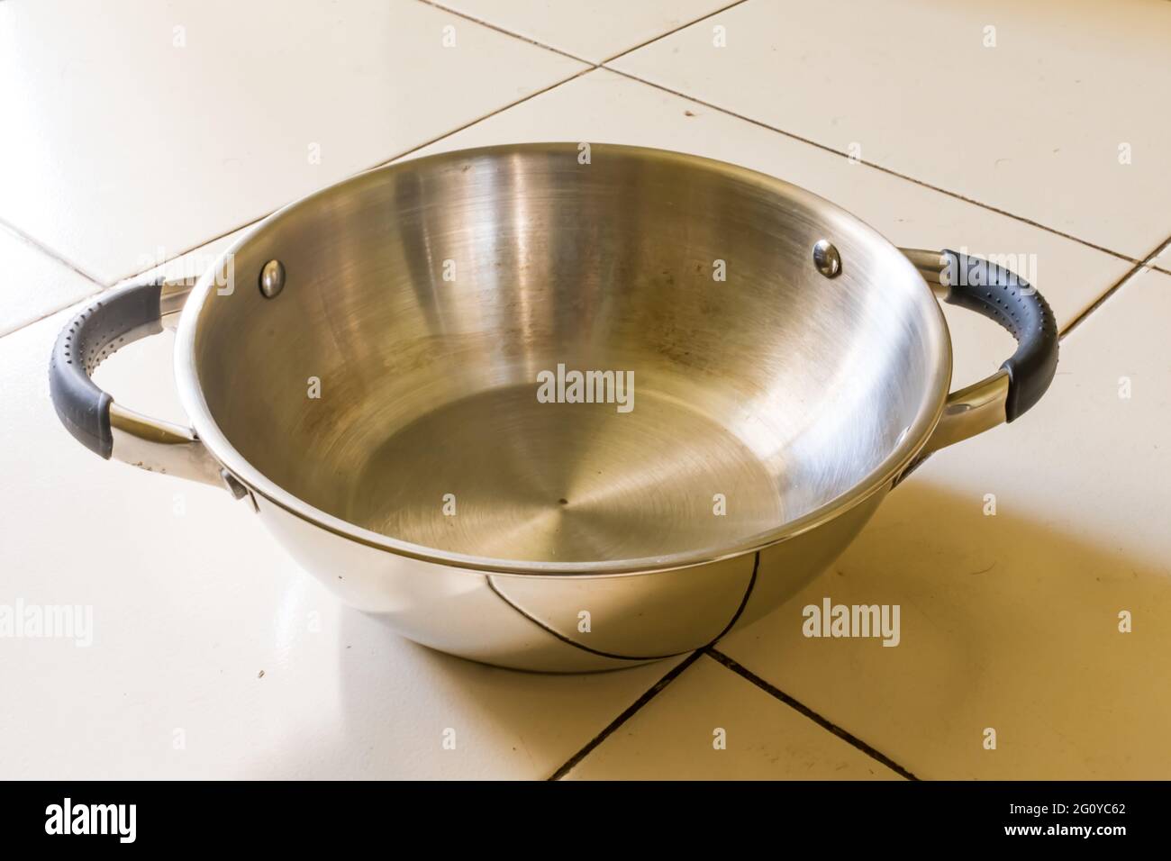 new pan made in stainless steel with chrome-plated looking beautiful on ...