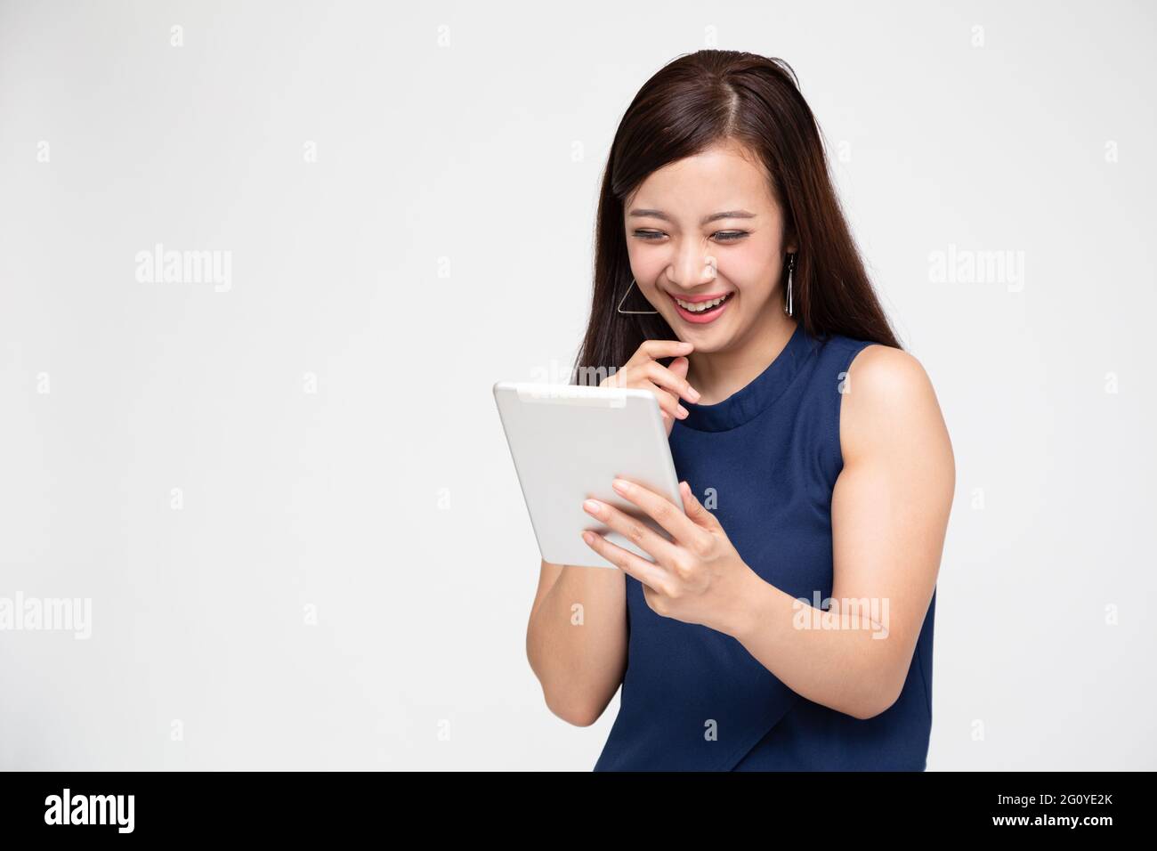 Asian business woman look tablet hi-res stock photography and images ...