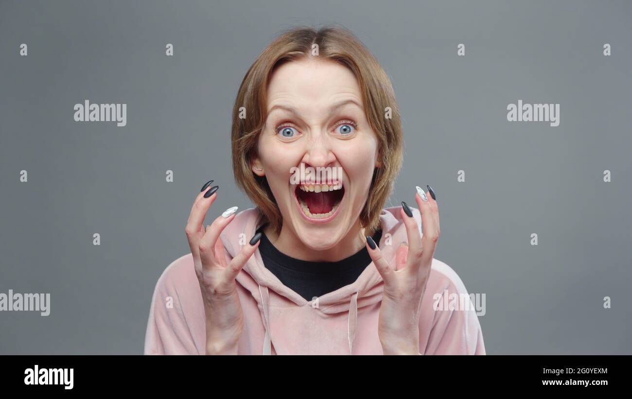 Screaming woman hi-res stock photography and images - Alamy