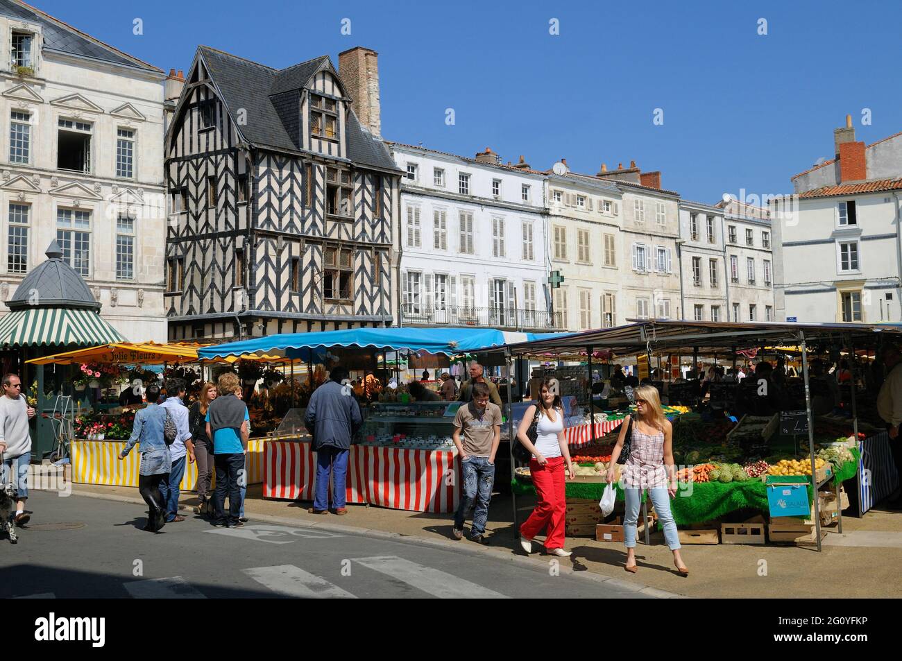 La rochelle food market hi-res stock photography and images - Alamy