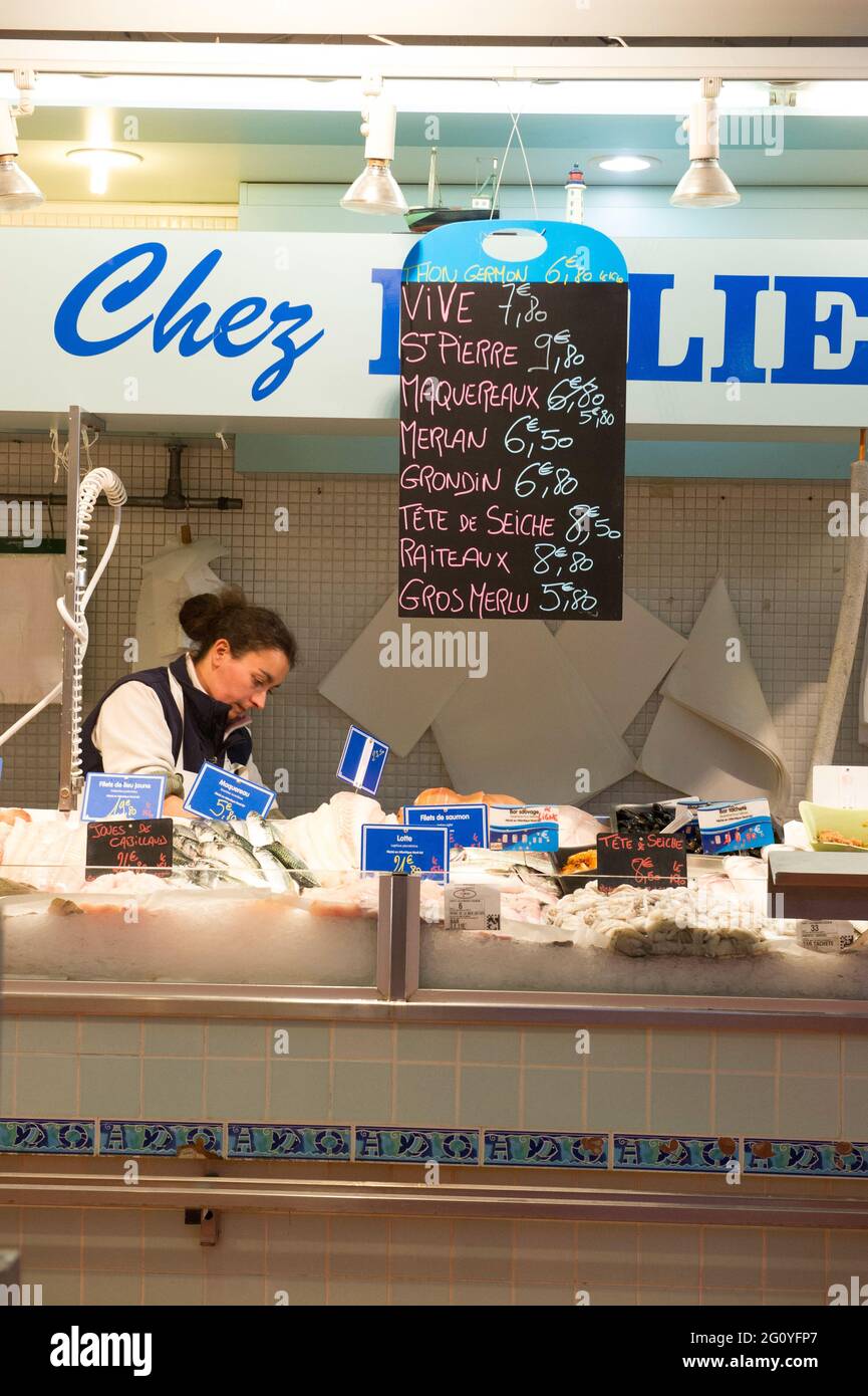 Enclosed Fish Market High Resolution Stock Photography and Images - Alamy
