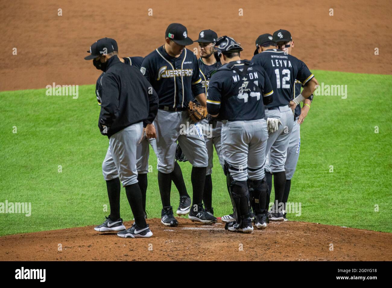 Non Exclusive: MEXICO CITY, MEXICO JUNE 3: Carlos Morales (52) of ...