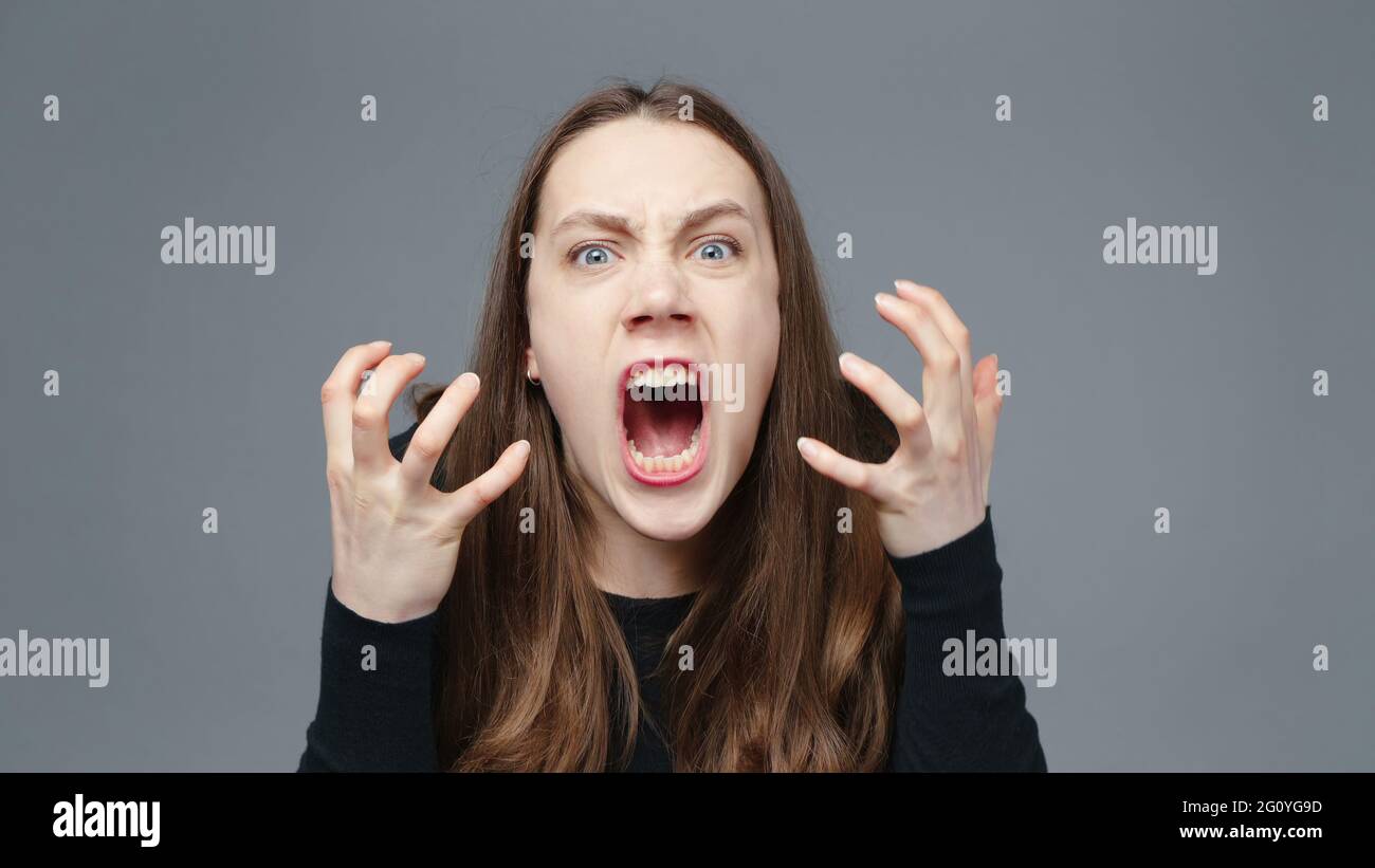 Screaming girl hi-res stock photography and images - Alamy