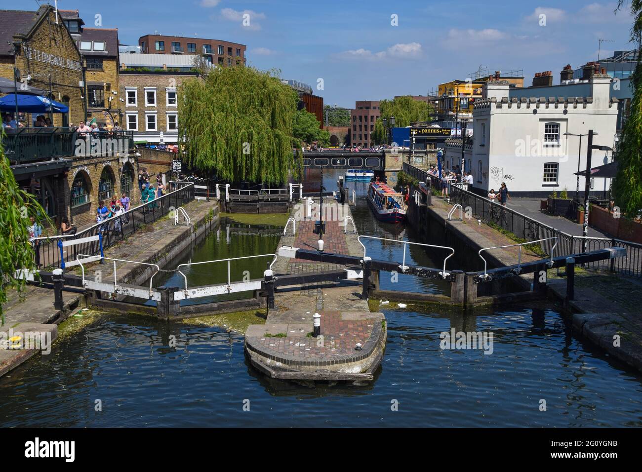 Footbridge camden lock london hi-res stock photography and images - Alamy