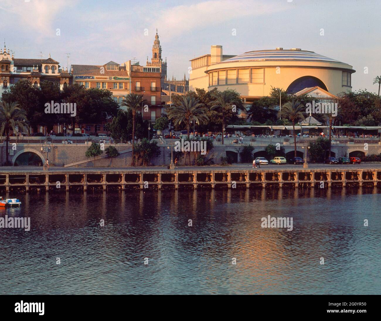 Embarcadero de río hi-res stock photography and images - Alamy