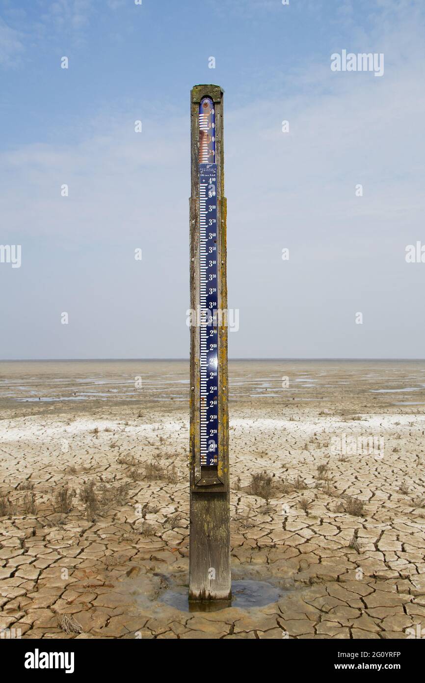 Measuring scale water level scale hi-res stock photography and images ...