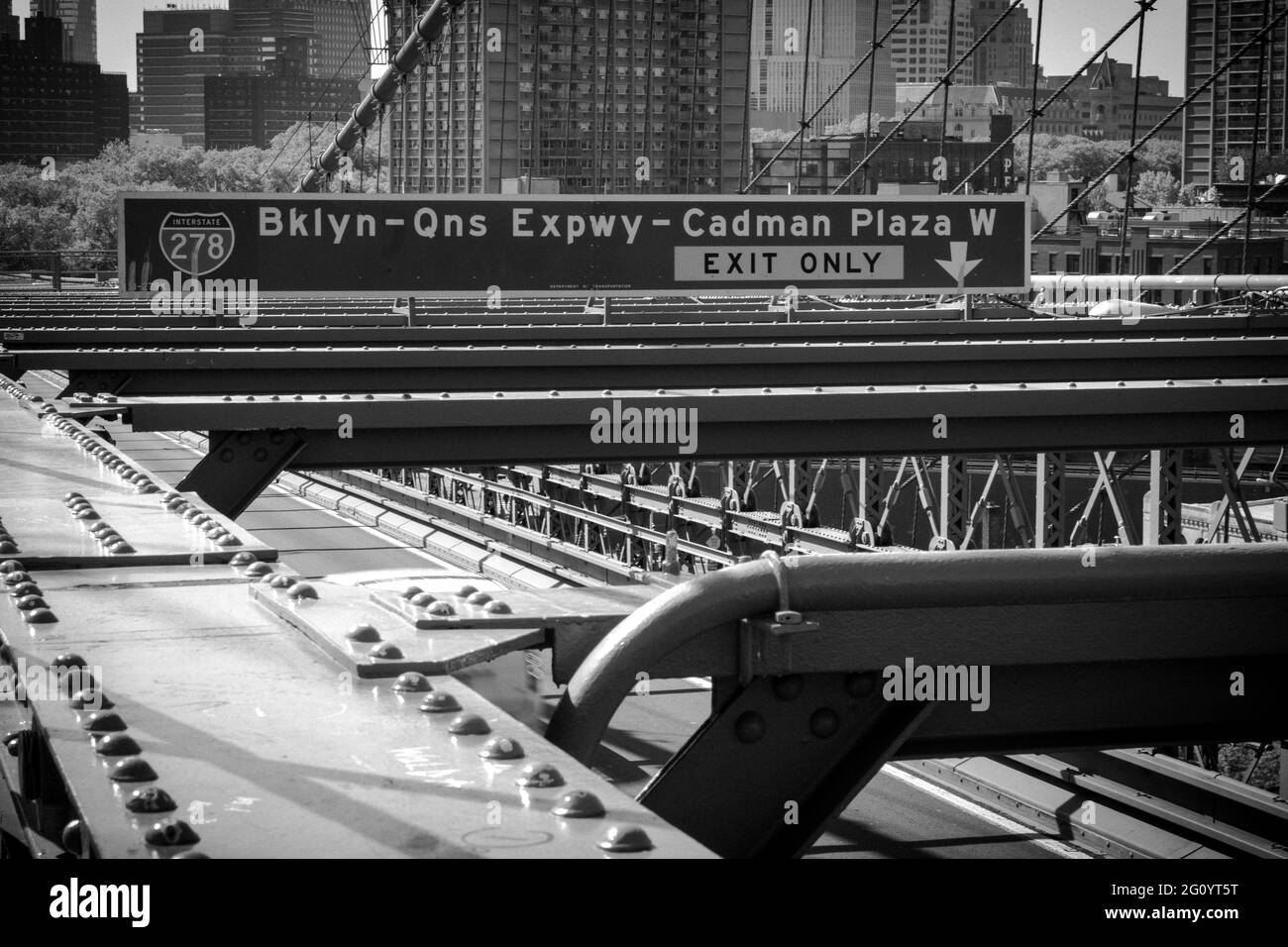 Traffic Sign, Brooklyn Bridge, Brooklyn, New York, USA Stock Photo - Alamy