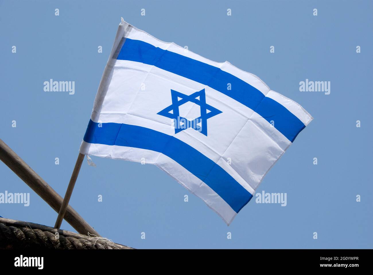 Flag of Israel on a pole Stock Photo - Alamy