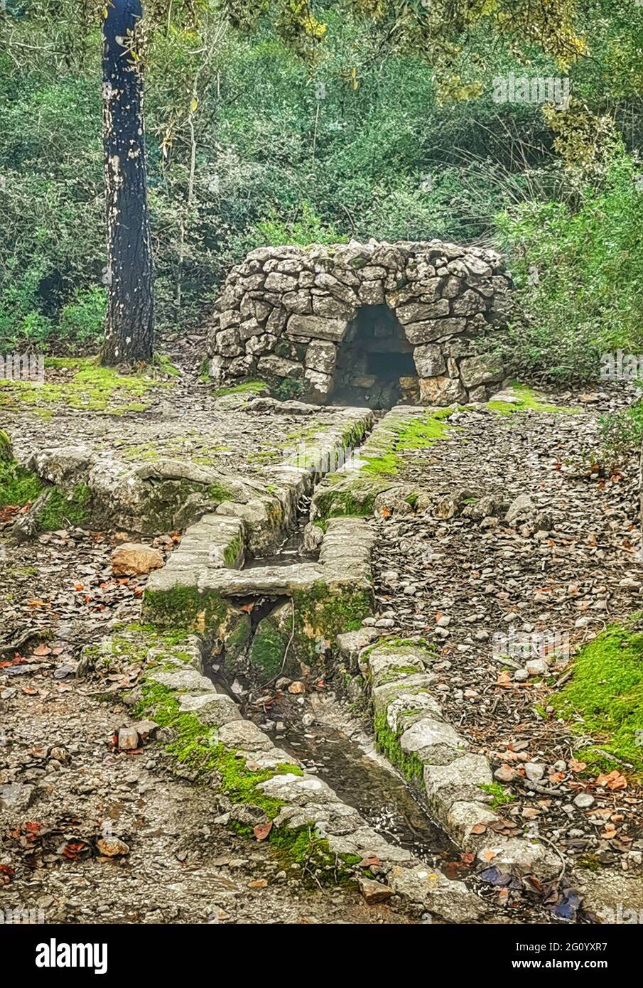 Rustic stone building Stock Photo - Alamy