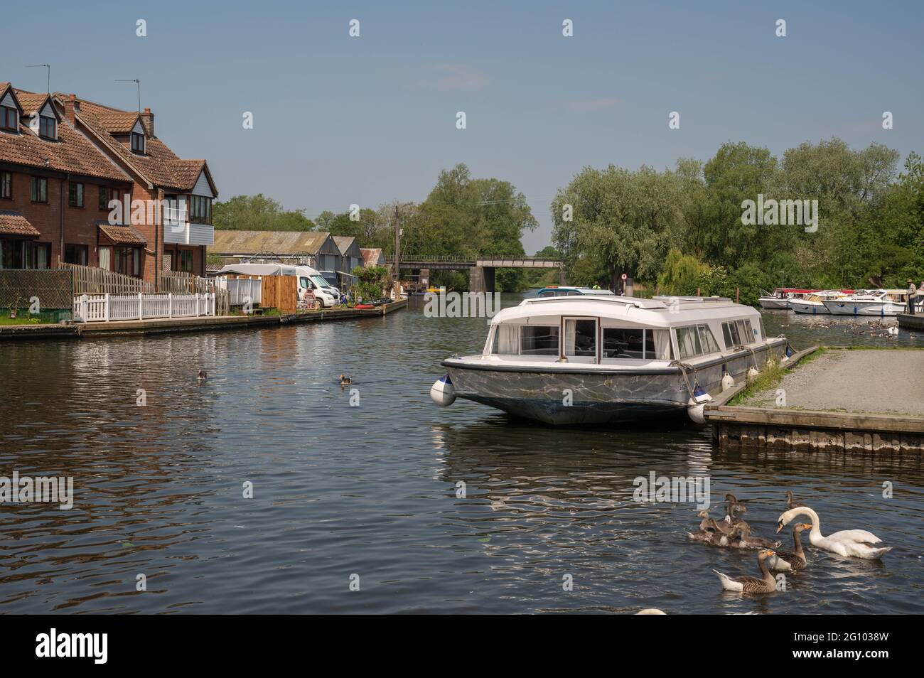 Norfolk broads river scene hi-res stock photography and images - Alamy