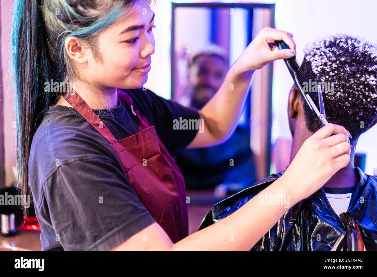 African barber shop hi-res stock photography and images - Alamy