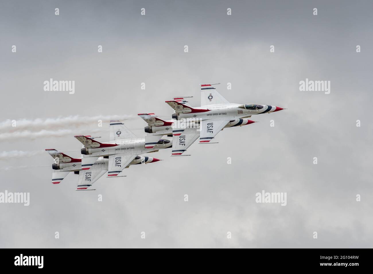 Fairford air show crowds hi-res stock photography and images - Alamy