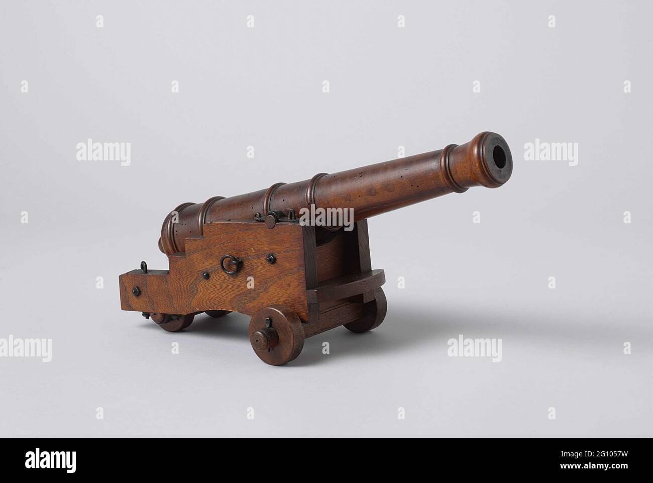 Model or a 12-pounder gun on a carriage. Model of a 12 pound gun on ...