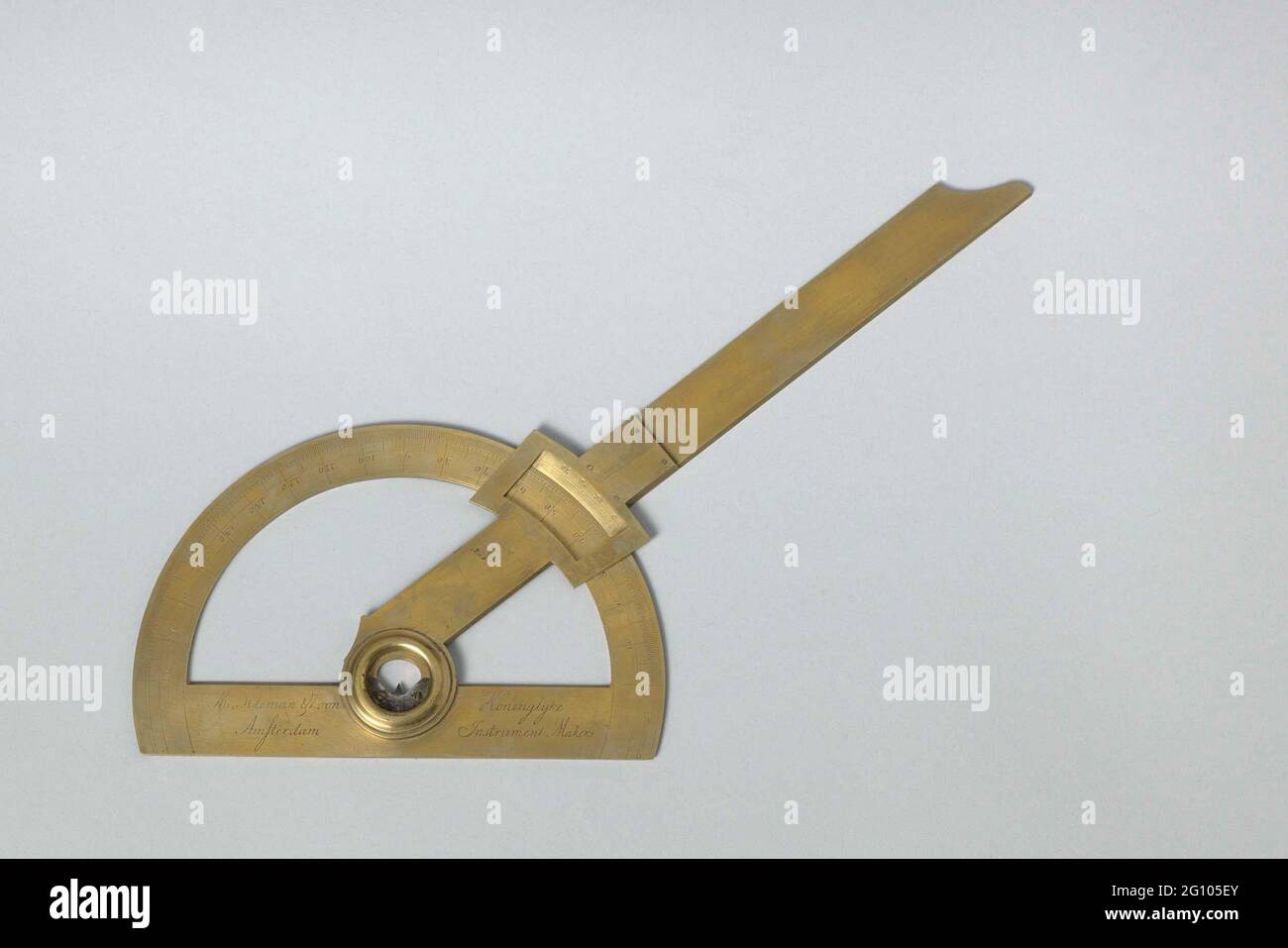 Brass degree arc hi-res stock photography and images - Alamy