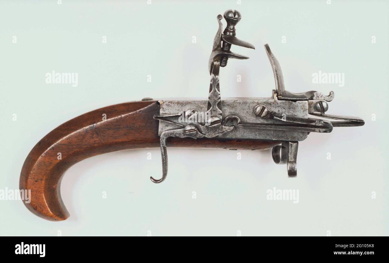 Tinder box with flint hi-res stock photography and images - Alamy