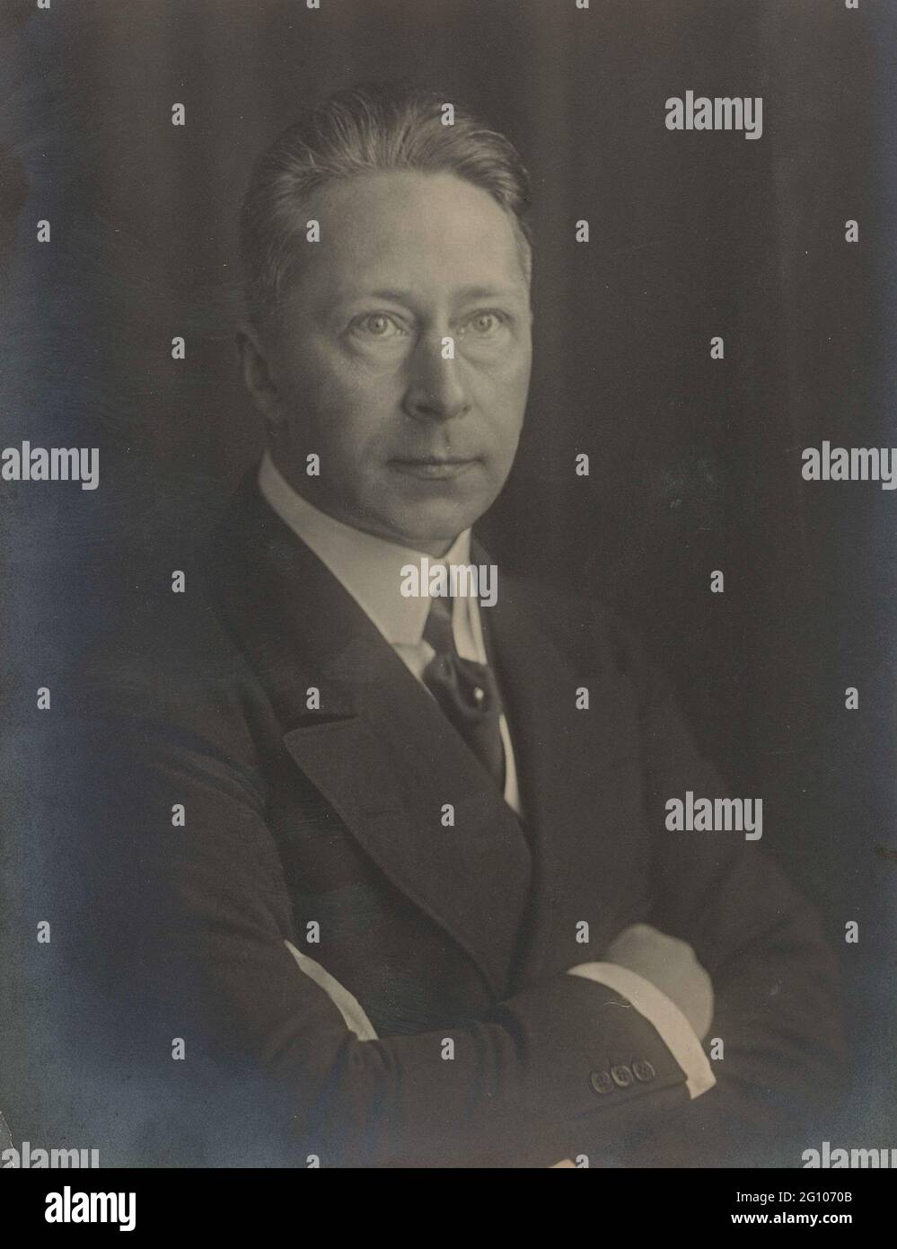 Portrait of the German crown prince. Three small and three large prints ...