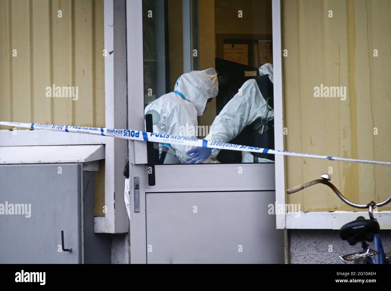 Police forensics officers at a crime scene Stock Photo - Alamy