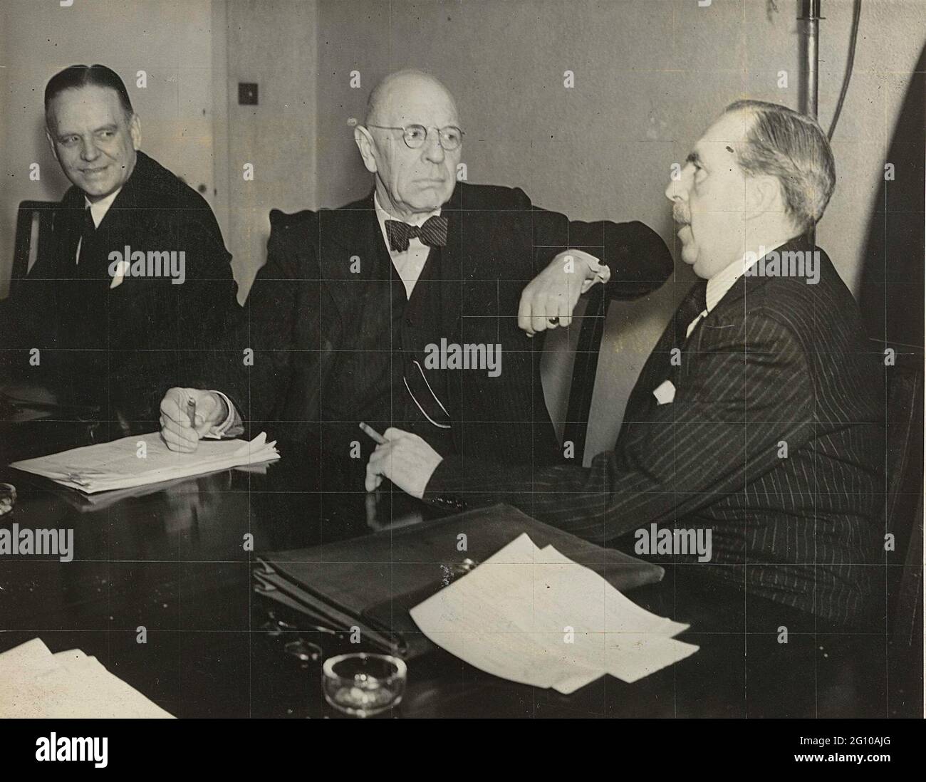 Cabinets england 1877 hi-res stock photography and images - Alamy