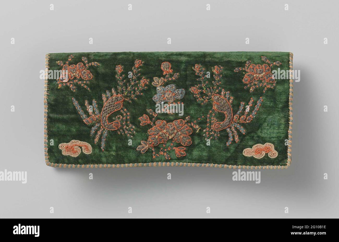 Bag in envelope model of green velvet, on which a butterfly between ...