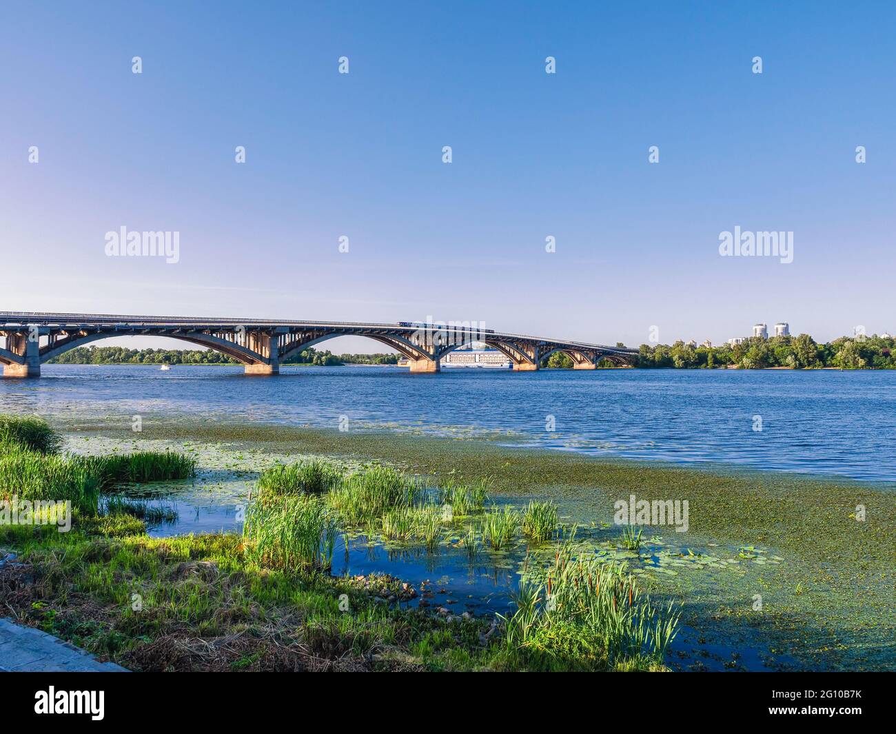 Metro train bridge hi-res stock photography and images - Alamy