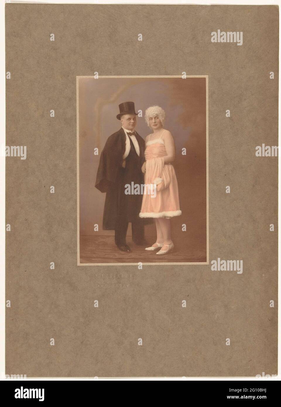 Double studio portrait of an actor and actress Stock Photo - Alamy