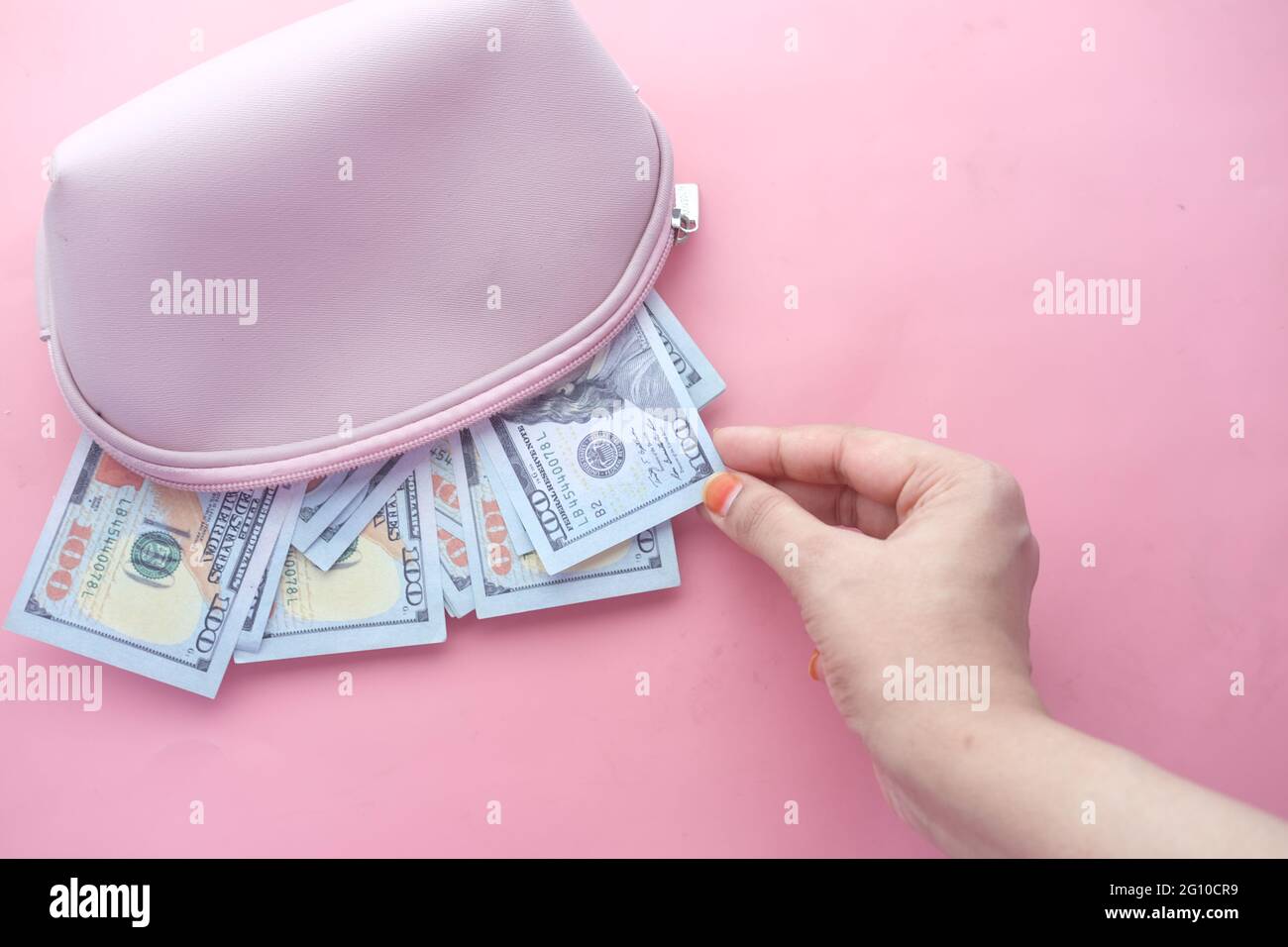 Women in banking hi-res stock photography and images - Alamy