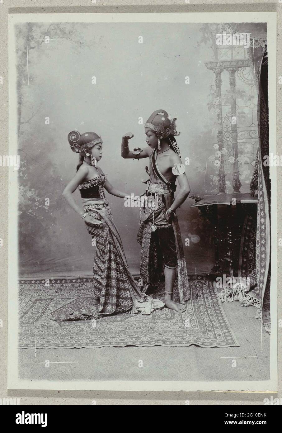 Studio portrait of two javan dancers in traditional clothes and makeup ...