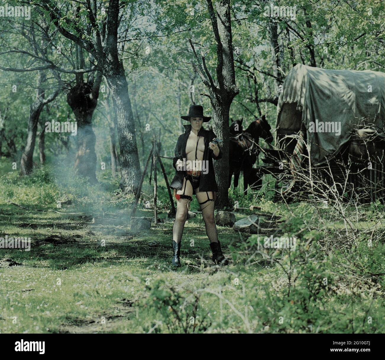 AL ESTE DEL OESTE (1984), directed by MARIANO OZORES. Credit: IZARO ...