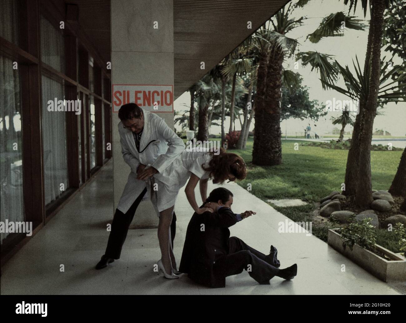 SHAKE BEFORE USE (1983) -Original title: AGITESE ANTES DE USARLA ...