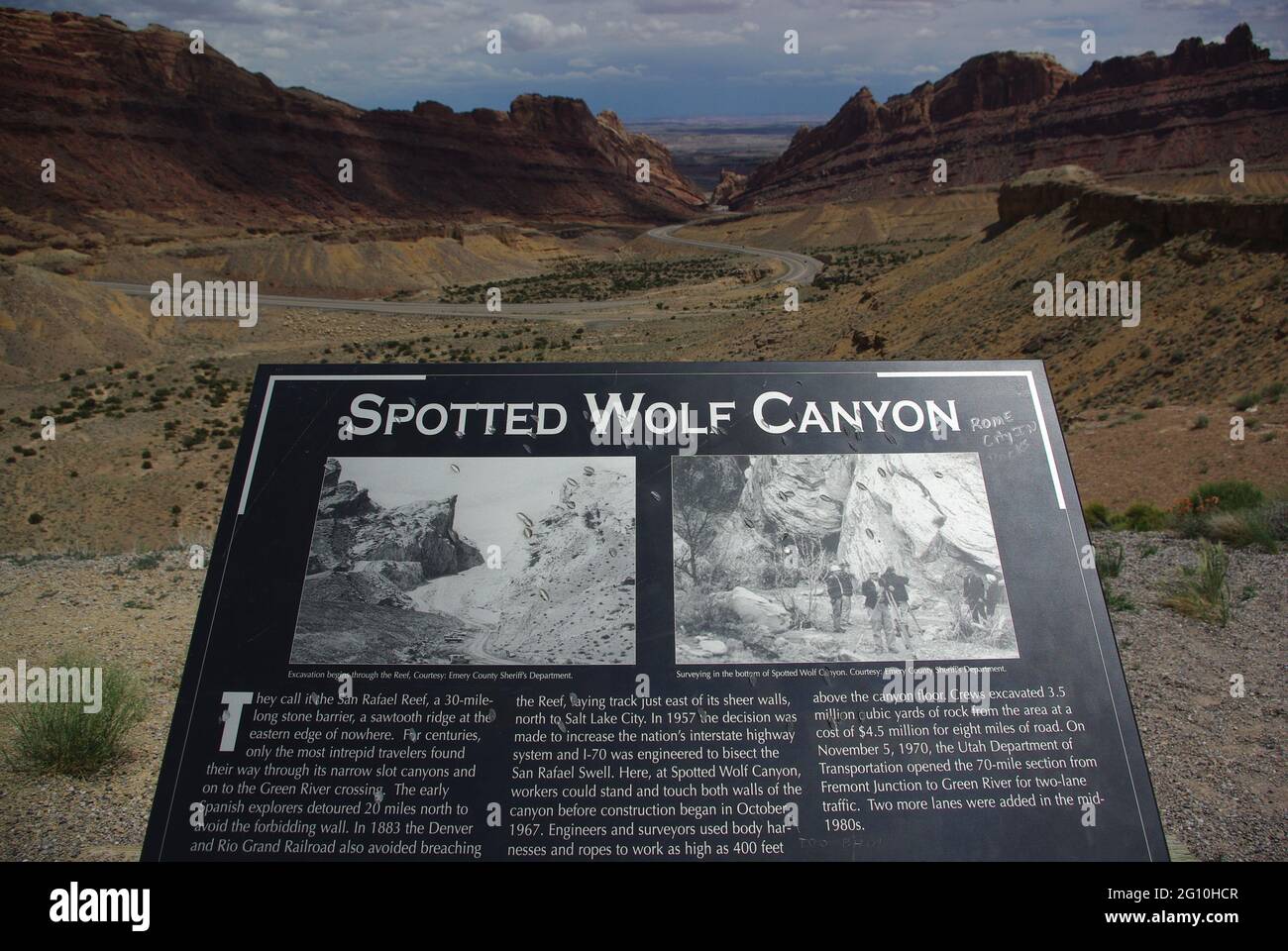 Canyon wolf hi-res stock photography and images - Alamy