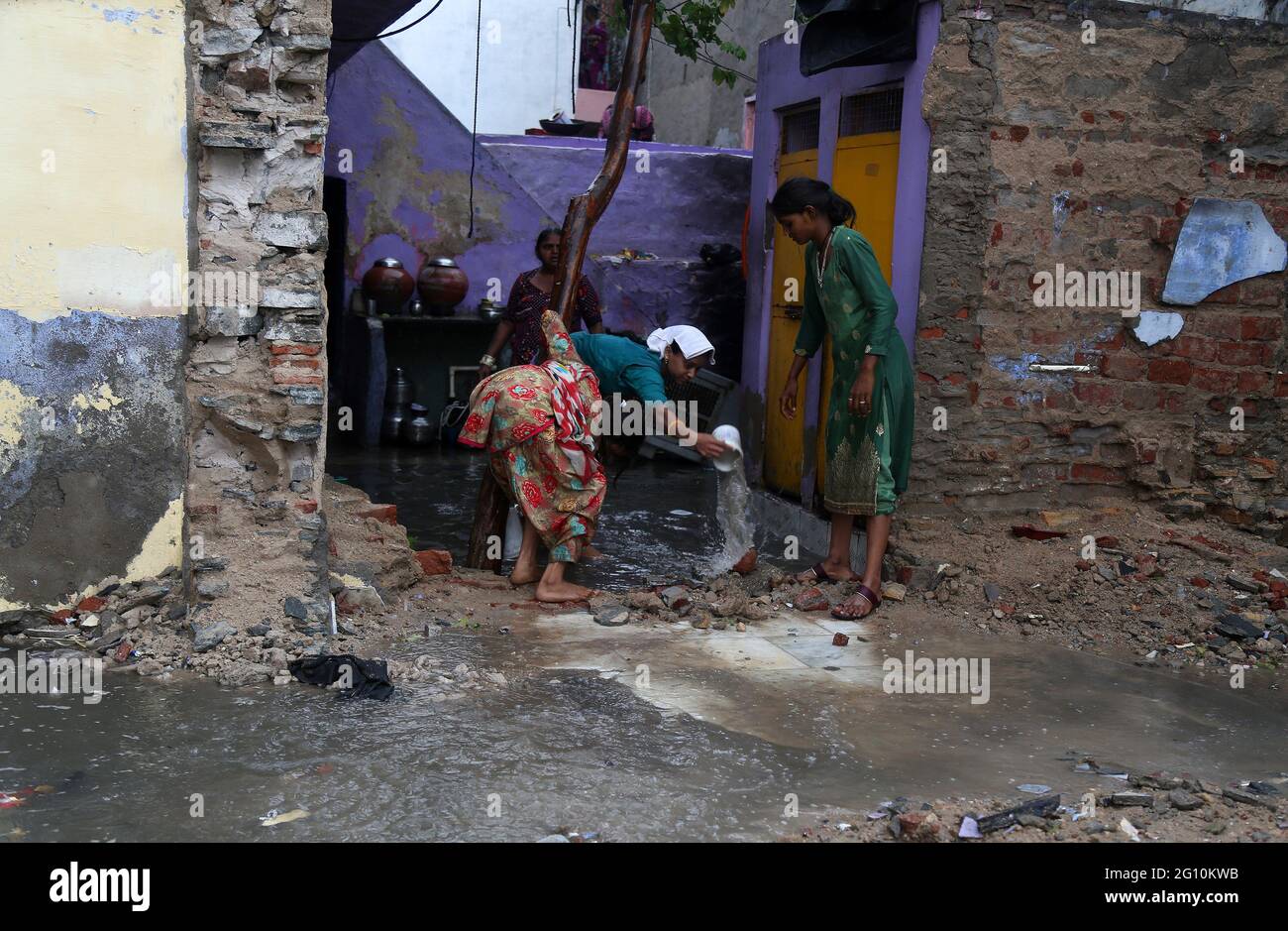 Poor peole hi-res stock photography and images - Alamy