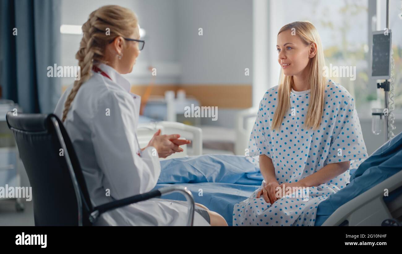 Doctor asks patient illness hi-res stock photography and images - Alamy